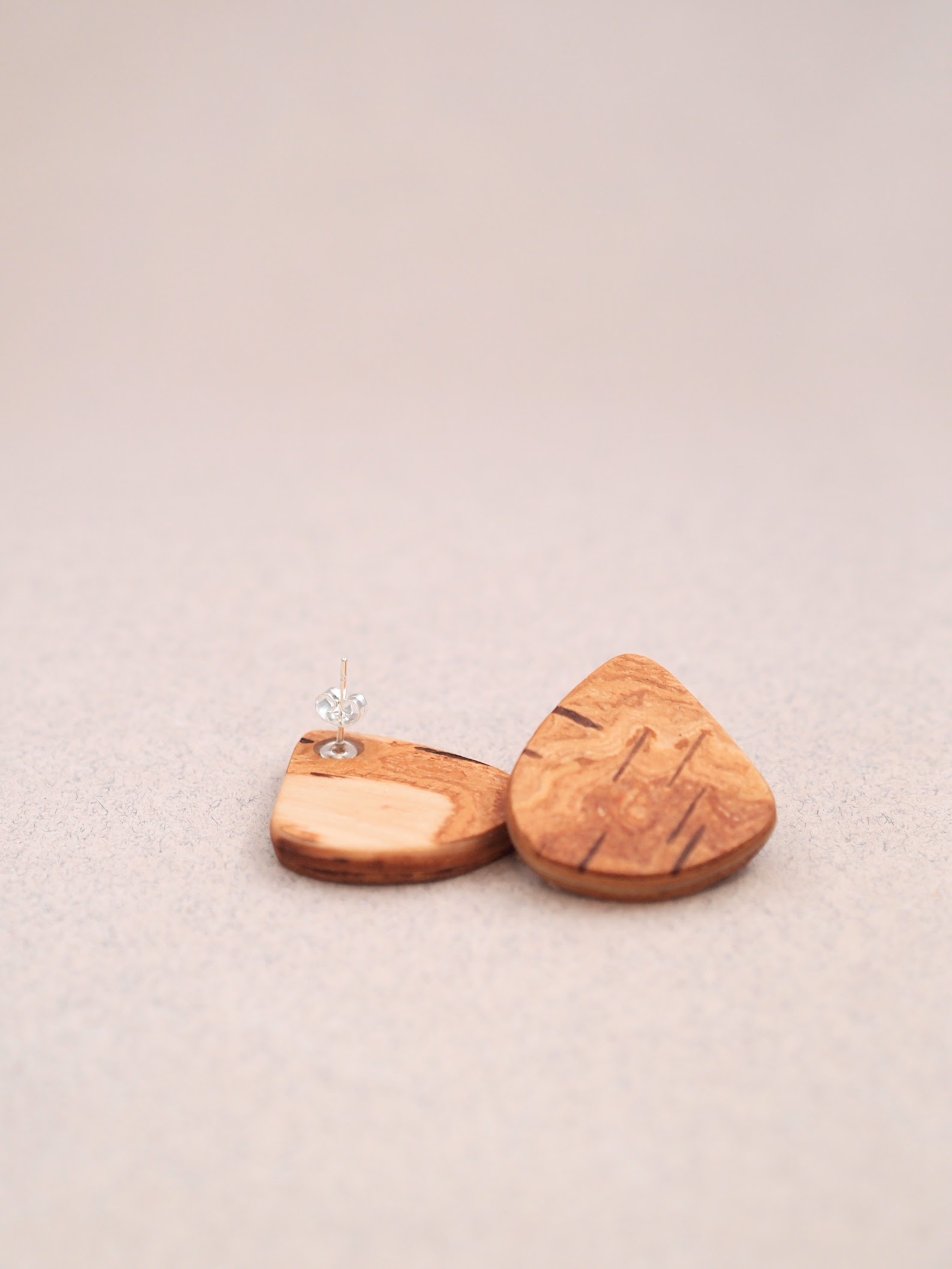 Isot nappikorvakorut tuohesta - keloa.fi